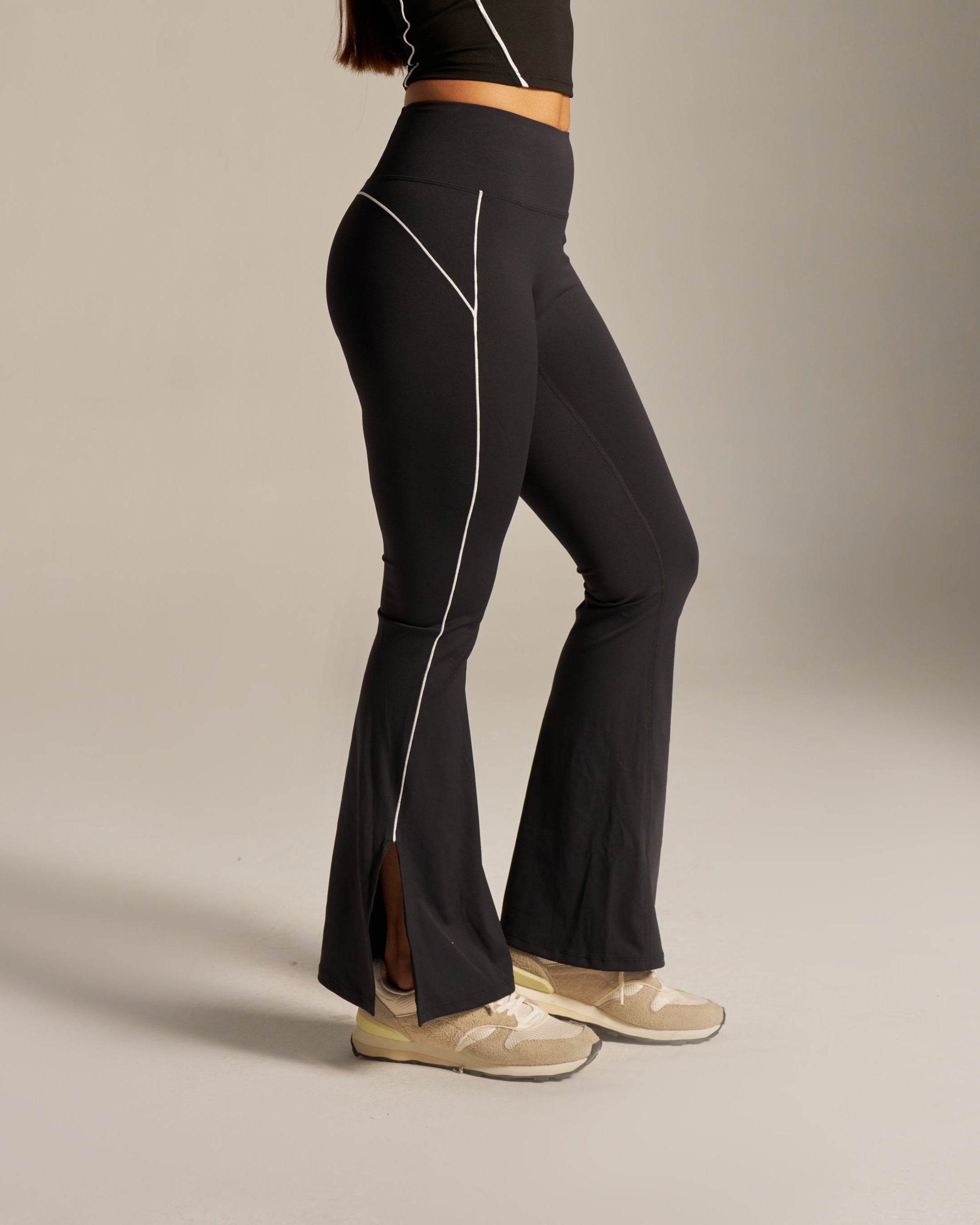 Butterbod™ Contrast Booty-Sculpt Flare Pants - Black – Ela Wear